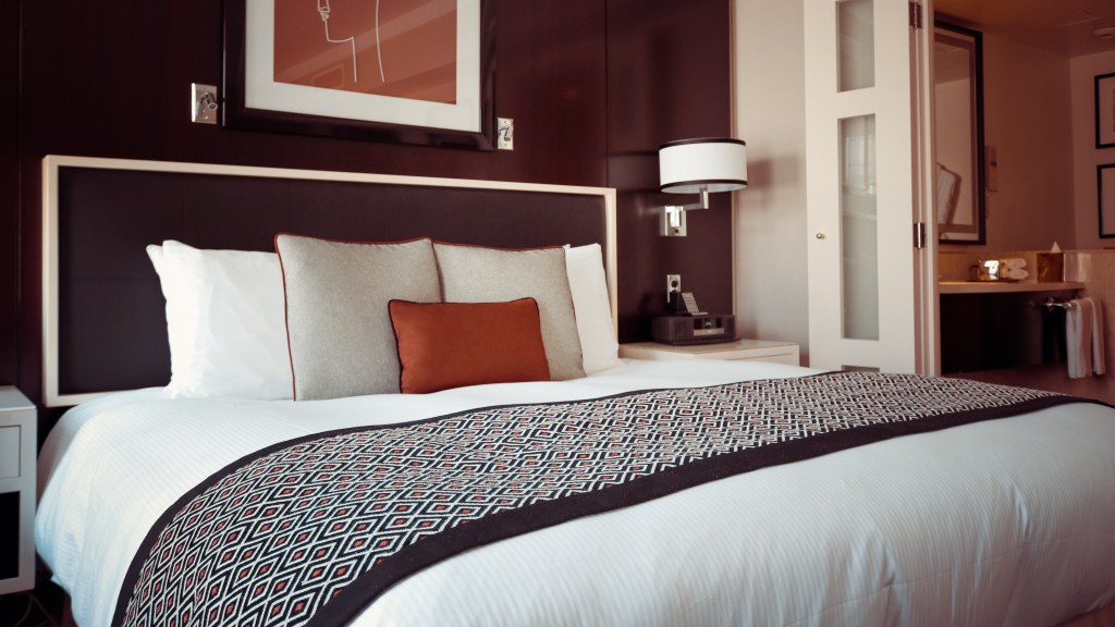 How to get wrinkle-free bedding without having to iron - Laundryheap ...